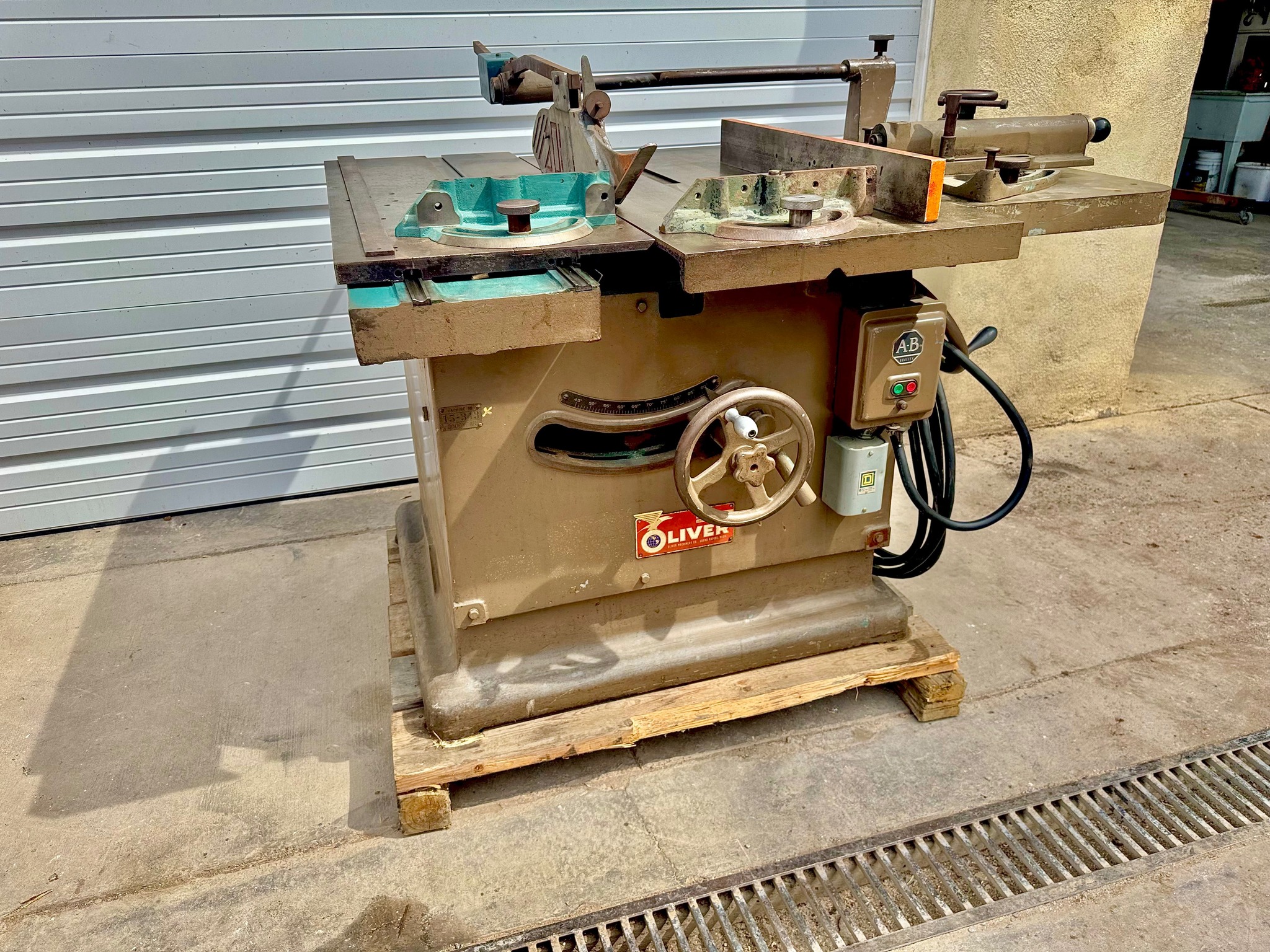 1958 Oliver Model 88 Sliding Table Table Saw | Old Woodworking Machines