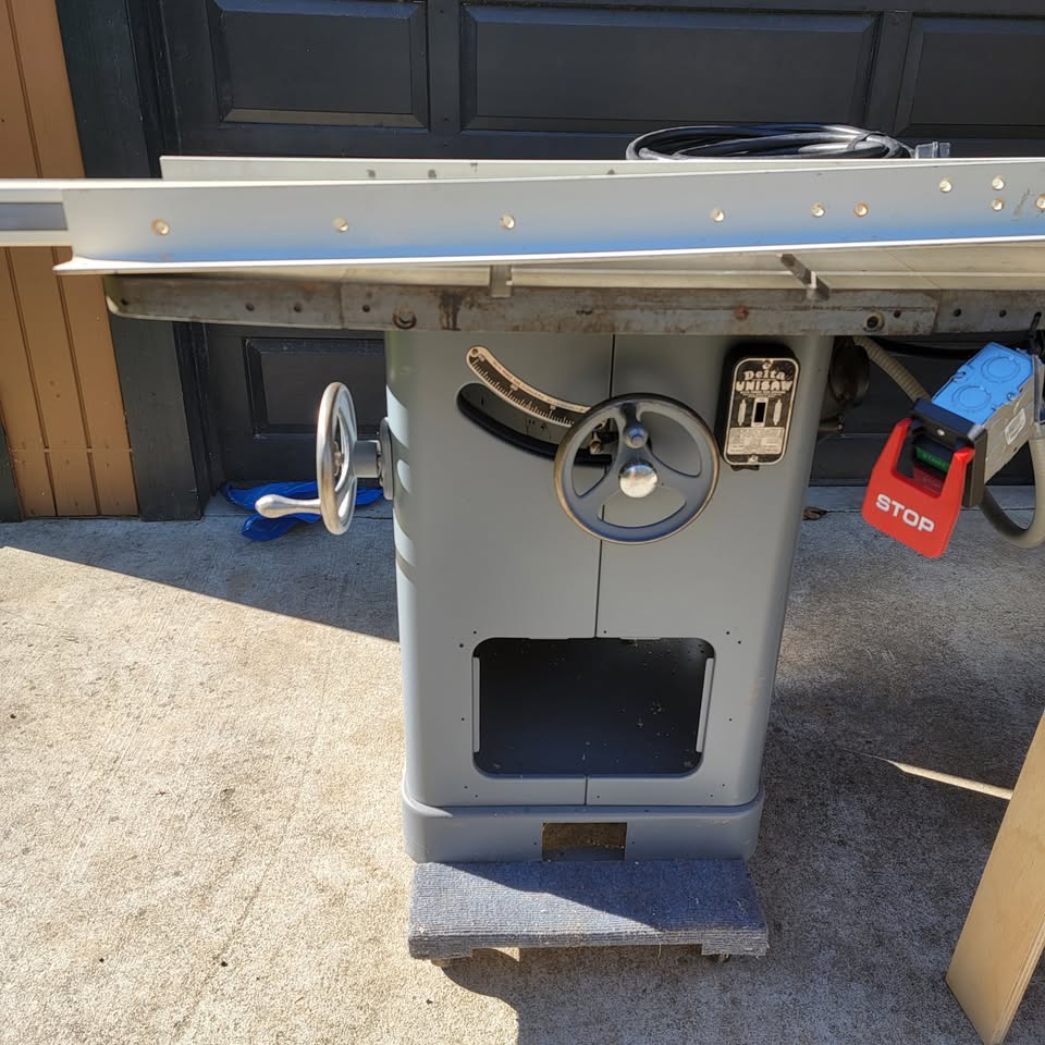 Vintage Delta Unisaw – Renovated | Old Woodworking Machines
